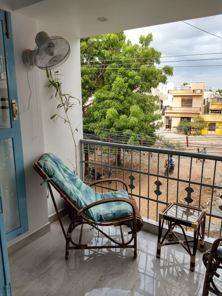 Super Bright Studio Near Ramana With Wifi & Ac - ティルヴァンナーマライ