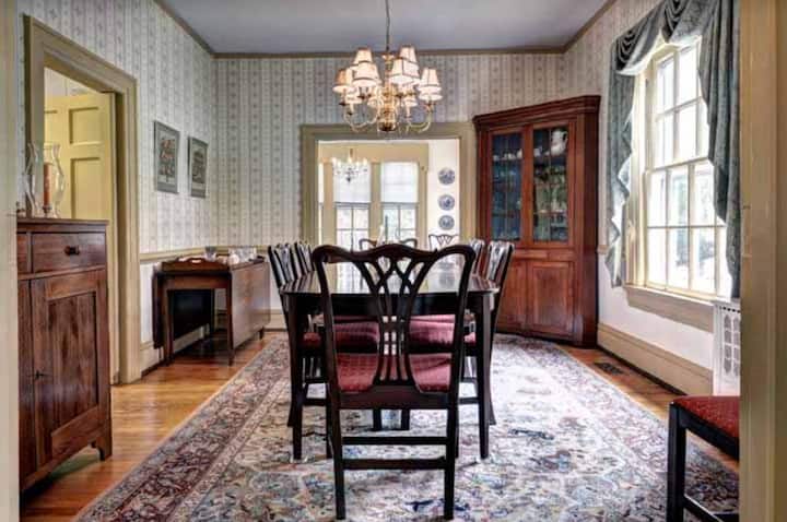 James - Colonial Capital Bed & Breakfast - Williamsburg, VA