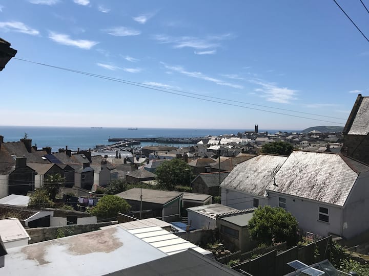 Modern Studio Apartment With Harbour Views - Penzance