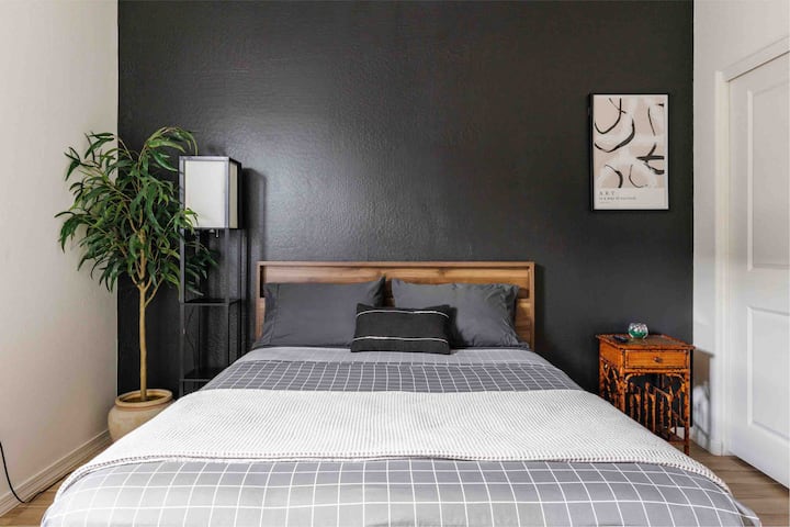 Modern Zen Room Minutes From Westgate - Glendale, AZ