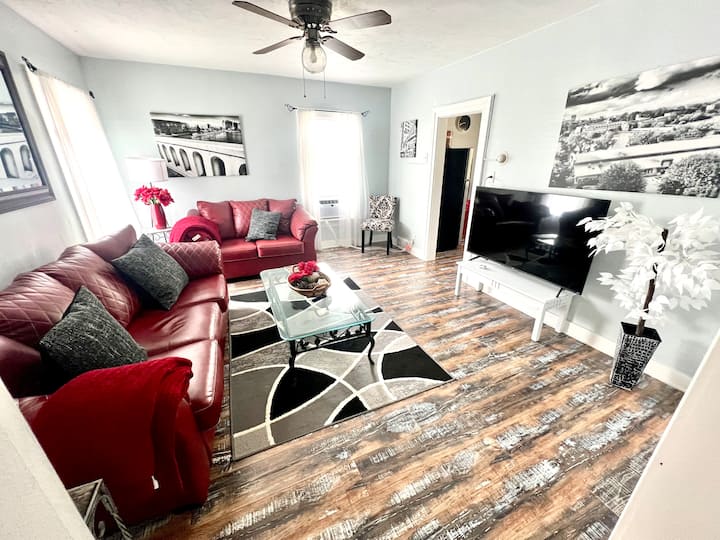 Ritchie Manor: Modern Upper Near Downtown - Appleton, WI