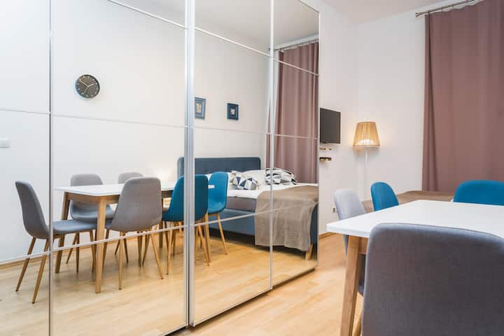 Cosy 5 Bedrooms | City Center Old Town & Parking - Krakova