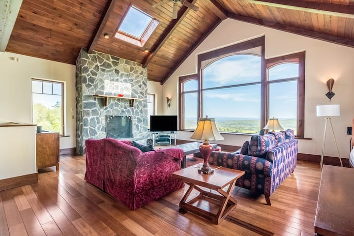 Woodstock Hillside House With Unparalleled Views! - Woodstock, NY
