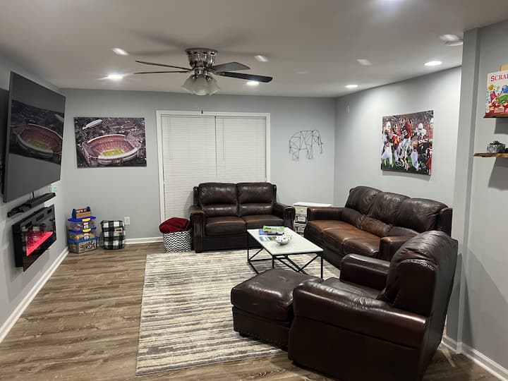 4-bedroom W/ Pool (Sleeps 12) 15 Minutes To Ua - Tuscaloosa, AL