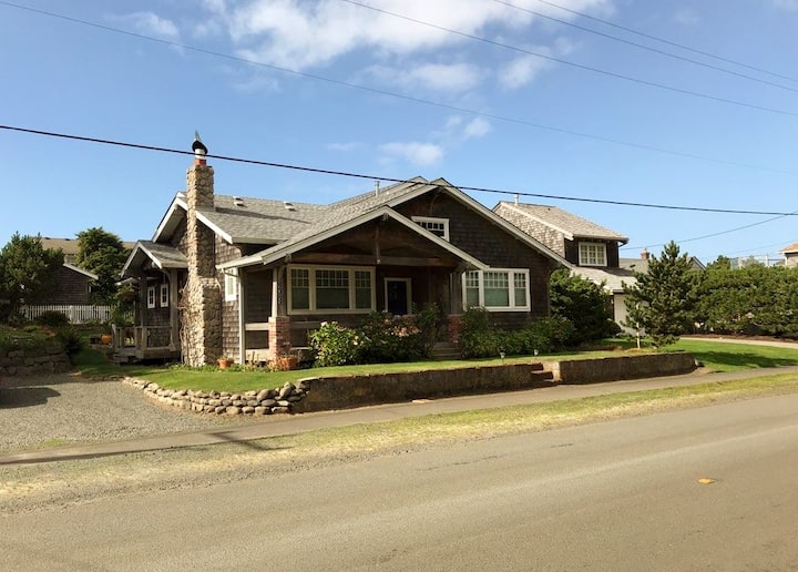 Gorgeous Beach Cottage One Block From The Beach. - Gearhart, OR
