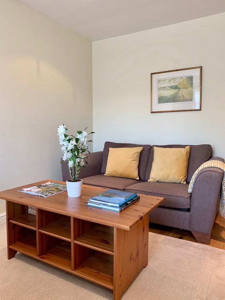 Large Double Room Plus Sofa. Private Shower Room - Lymington