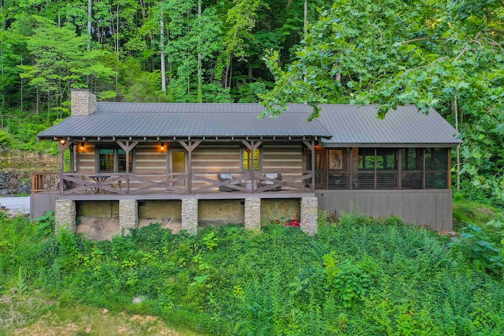 Private Lakefront Log Cabin  W/dock & Hot Tub - Lynchburg, TN