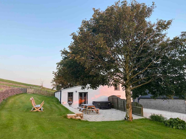 Idyllic 5 Bedroom Cottage With Stunning Views - Castleton