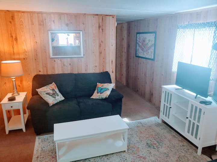 Butterfly Cottage - Sleeps 4 - Wildwood Park, Hinesville