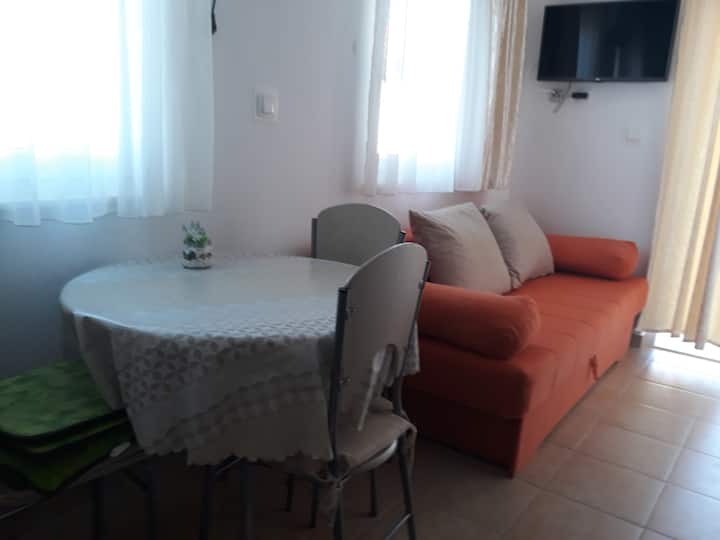 Apartmans Pemita, A2 (2+1) On First Floor - Primošten