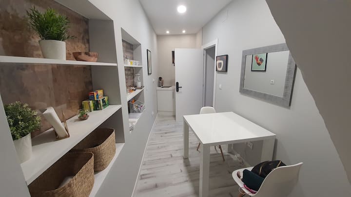 Pequeño Apartamento En Casco Antiguo De Toledo Para 2, Bien Ubicado, Con Wifi. - Toledo