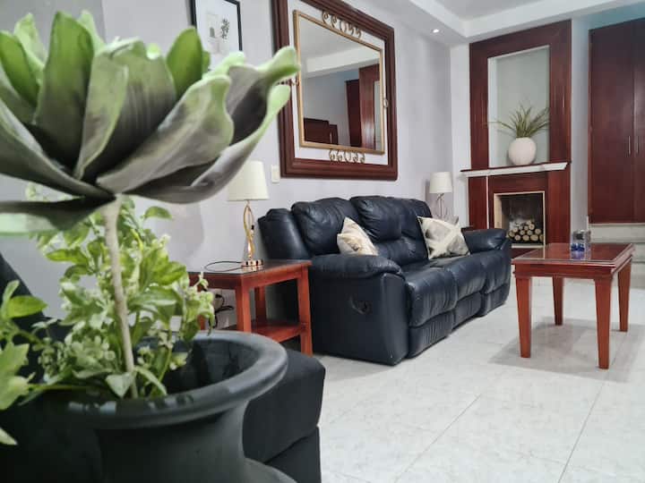 Casa Zaragoza: Hermosa Y Céntrica C/cochera Y Wifi - Ciudad Guzmán