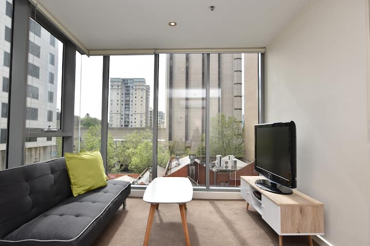 Urban Living Modern 1 Bedroom Apartment - Melbourne