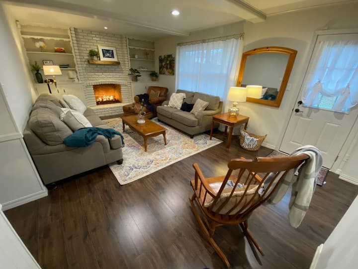 "The Big Cozy"- Wifi, Hot Tub, Grill, Sleeps 8 - Tulsa, OK