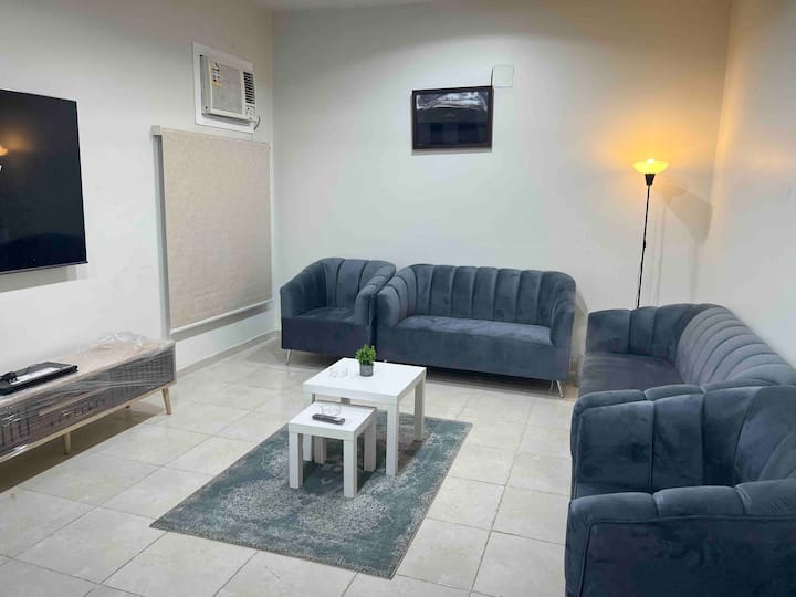 شقة 3 غرف هادئة دخول ذاتي وبلايستيشن5وجهاز Vr2 - Riad