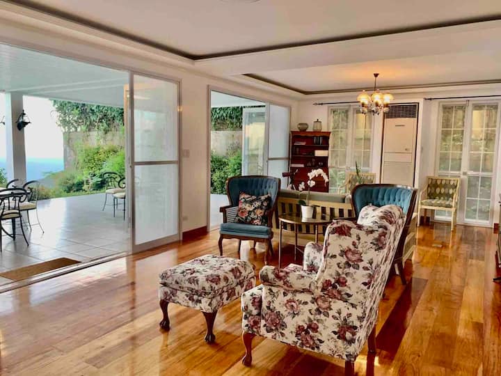 The Caldera House - Tagaytay