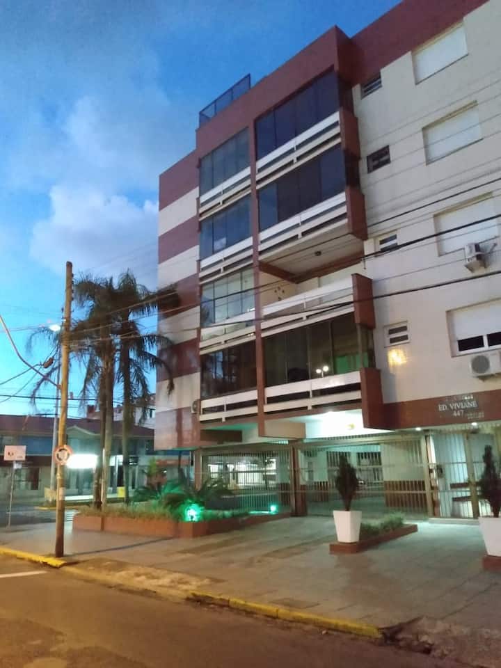 Aconchegante Ap 2 Dormitórios No Centro Com Vaga - Capão da Canoa