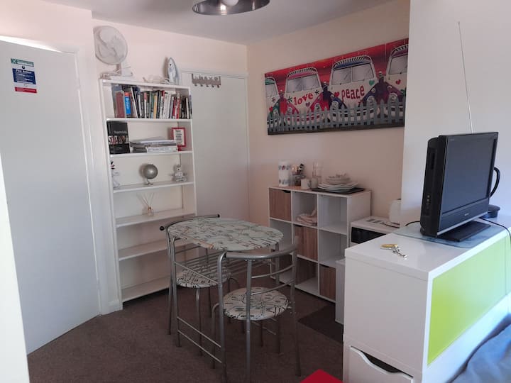 Shepperton En Suite Near Studios, Thames, Heathrow - Hampton