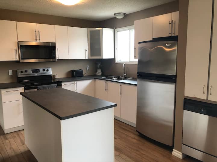 4 Bedroom, 2 Bath House For Rent In Peace River - 皮斯里弗