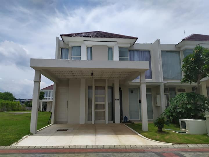 Beautiful New Townhouse At Grand Pakuwon Surabaya - Gresik