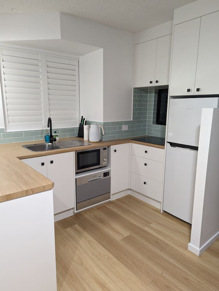 Beach And Breeze - Sunshine Coast