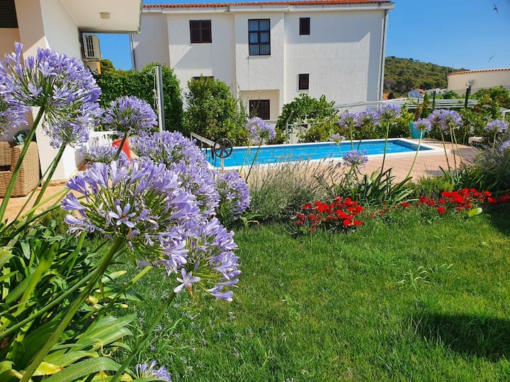 Ivana Deluxe Apartman S Bazenom I Vlastitim Vrtom - Rogoznica