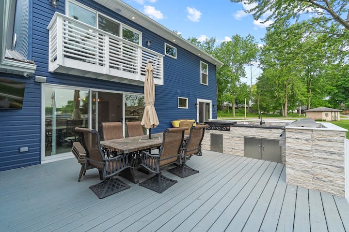 New! 5br Lake Escape Family Staycation |Sleeps 12+ - Water Slides, Fremont