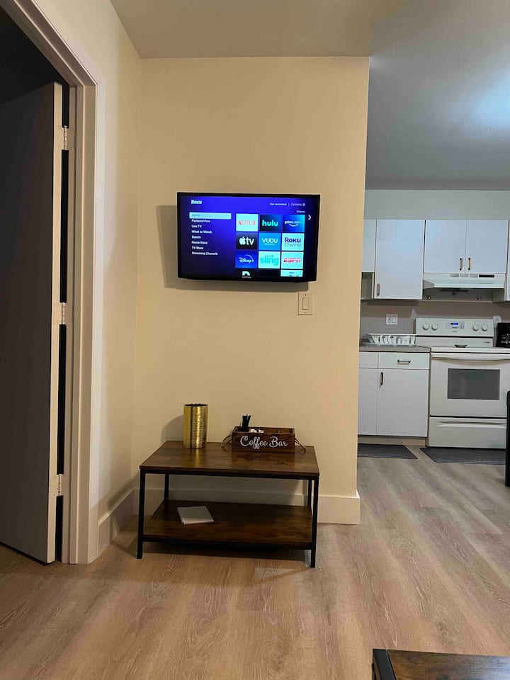 Cheerful 1-bedroom Home-free Parking On Premises - Miami, FL
