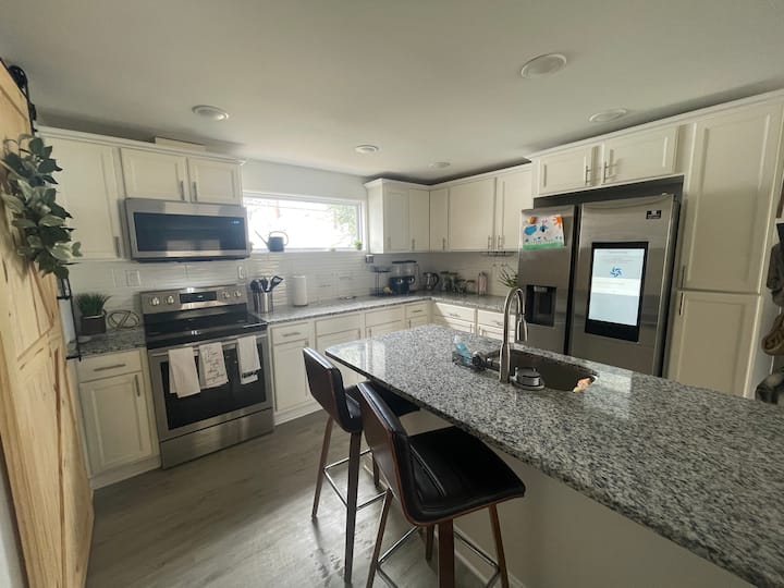 Farmhouse Ranch Style Home 3bd/2ba- Near Churchill - Louisville, KY