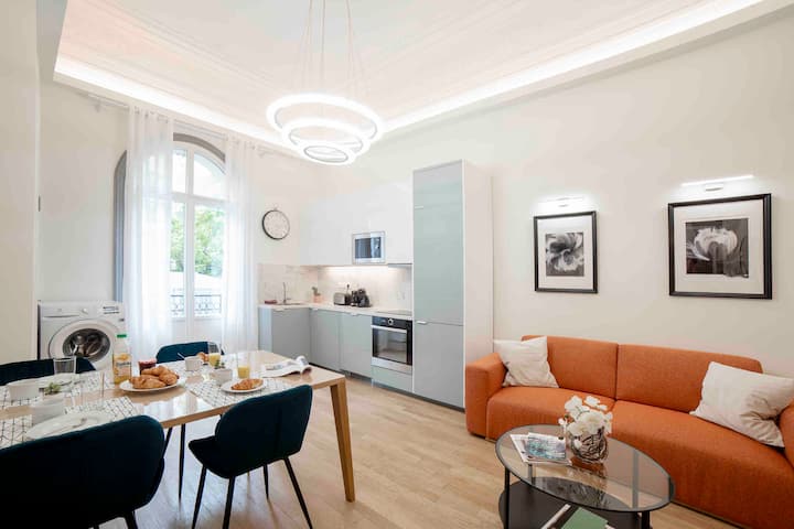 Elegant Haussmann House - Champs ÉLysées, Paris - Paris