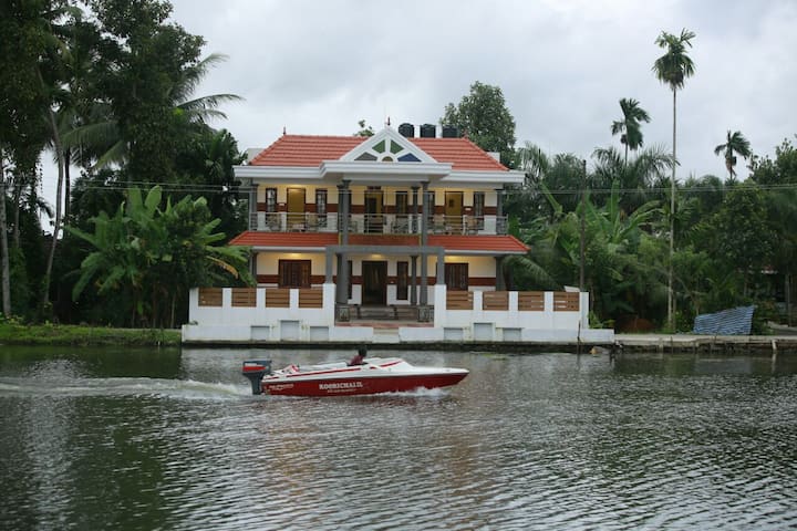 Meenakshi River Villa - Kumarakom