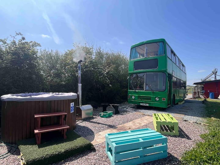 Ballinadee Bus 2 Wood Burning Hot Tub & Farm Walk - Kinsale