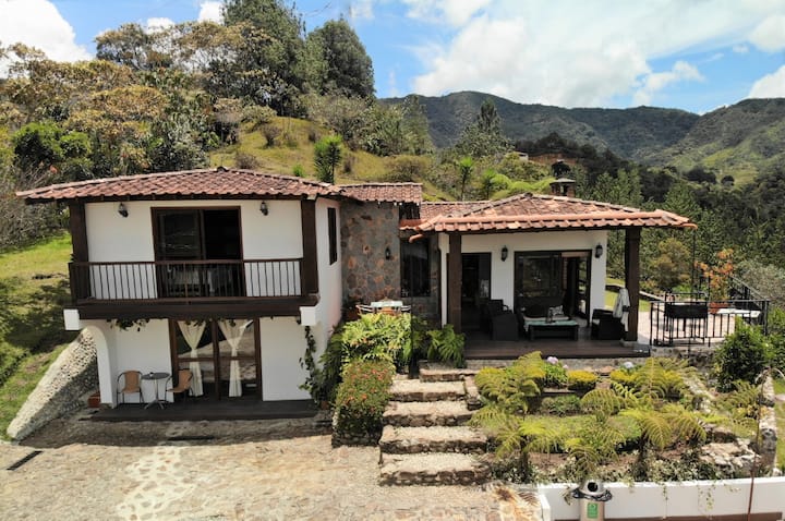 Casa Encantadora Guatapé-buena Ubicación Y Vista - Guatape