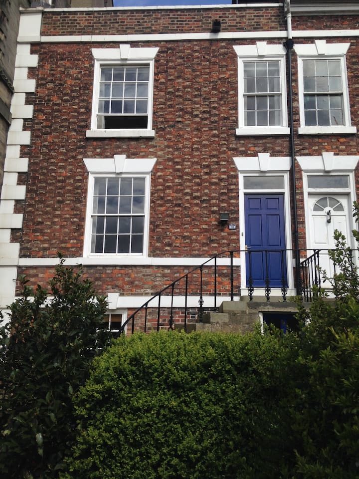 Quiet Central Location With Off Street Parking 2 - Whitby, UK