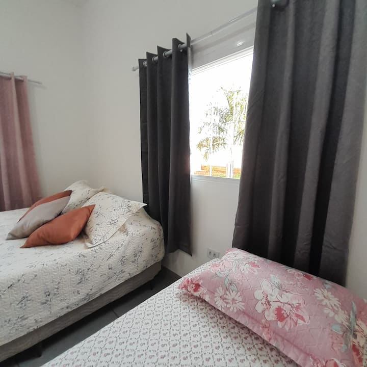 Casa - 4 Quartos - 3 Banheiros - 3 Vagas Garagem - Campo Grande