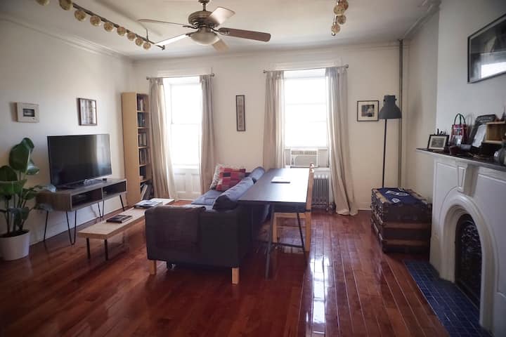 Sunny Charming Brookyln Apartment | Dining + Metro - Brooklyn, NY