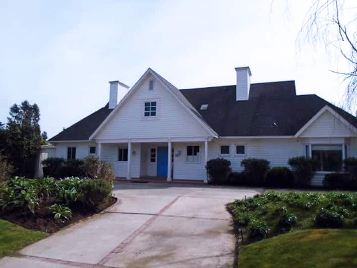 Amplia Casa/ Las Brisas De Santo Domingo - Santo Domingo, Chile