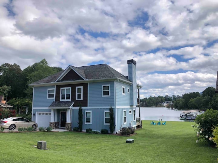 Chatuge Lake Front Chalet - Hiawassee, GA