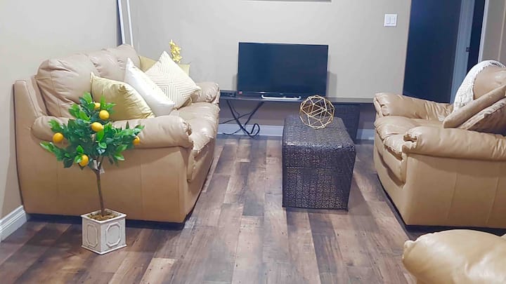 💎3 Beds/1 Bath Suite 💎By Shopping Centres, Costco. - Grande Prairie