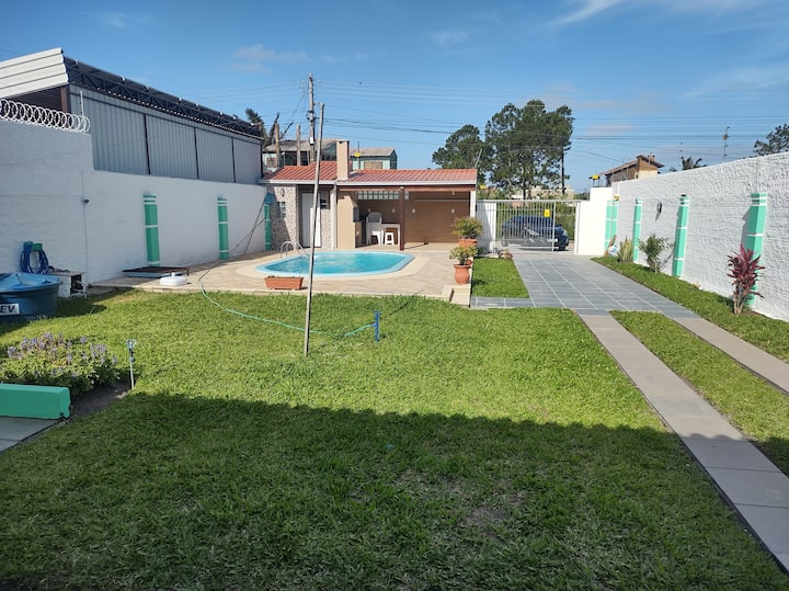 Casa Com Espaço Amplo E Piscina - Pelotas