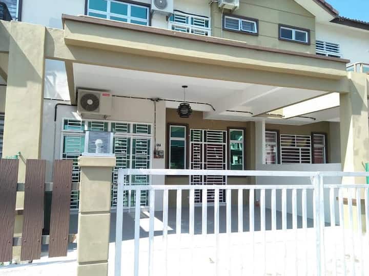 4br-wifi-fullaircond-modern-kangararea-(neargiant) - Kuala Perlis