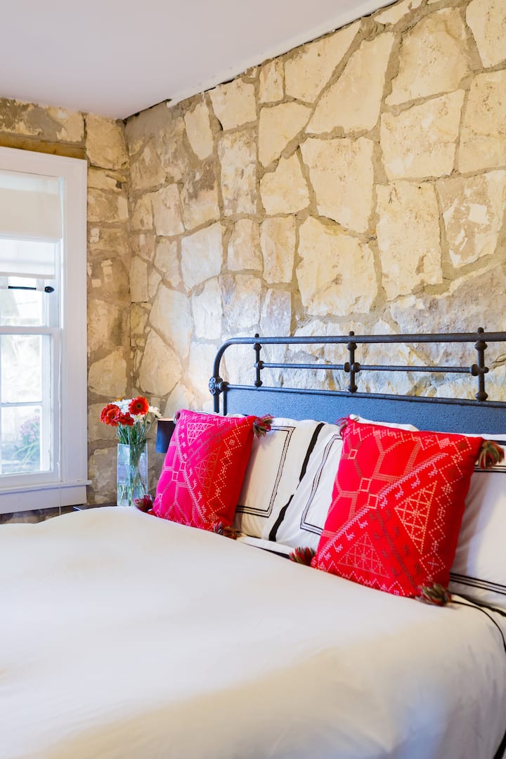 Peaceful, Historic Casita Near South Congress - Austin, TX