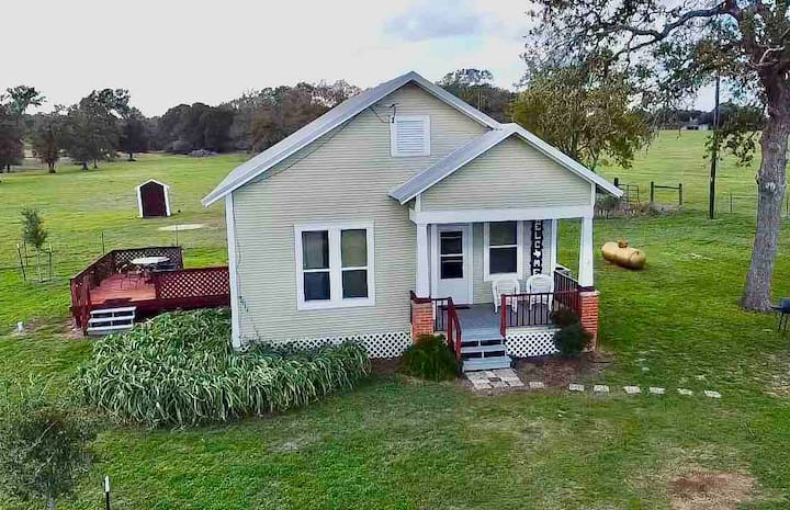 The Farmhouse On Dixie - Brenham, TX