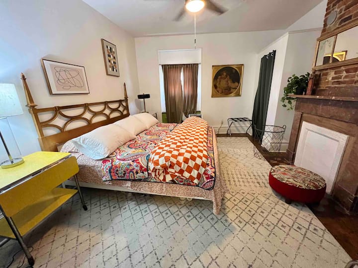 Lovely Private Bloomfield Apt Amazing King Bed - Forest Hills, PA