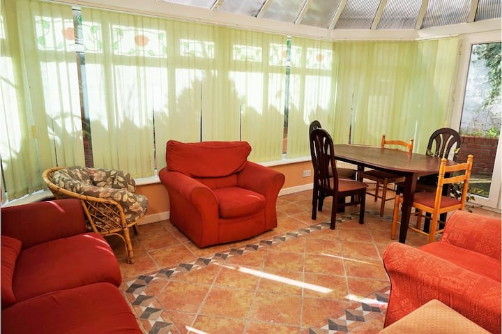 Cosy Townhouse Close To Bangor City Center. - Bangor, UK