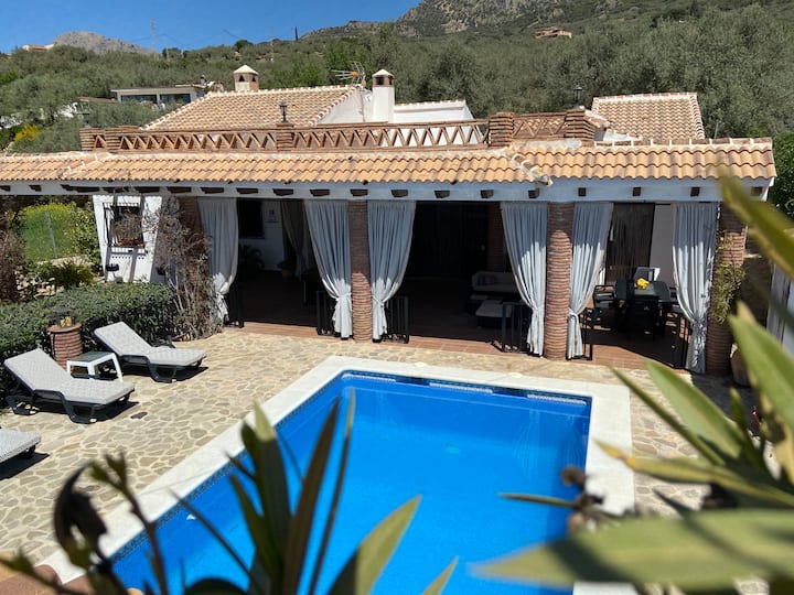 Entire Stunning Villa With Private Pool! - Colmenar
