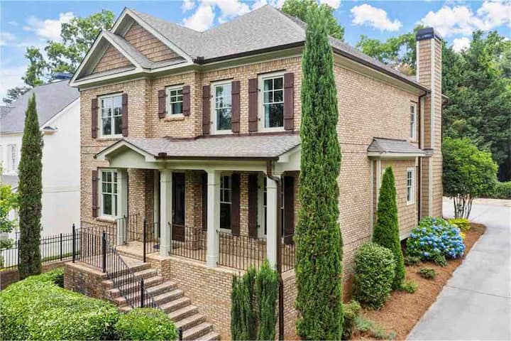 Luxury Buckhead Executive Oasis For Family Or Work - Sandy Springs, GA