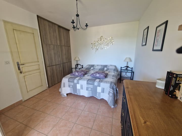 Agréable Chambre D'hôtes Avec Piscine - Aups