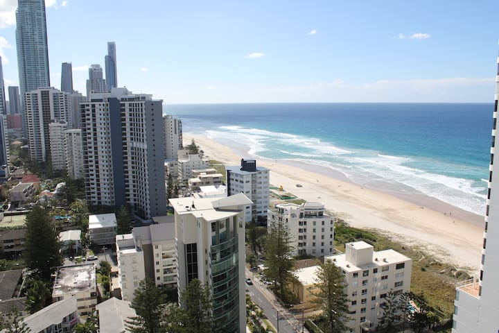 Stunning Views, Across From Beach,large Apartment - Surfers Paradise