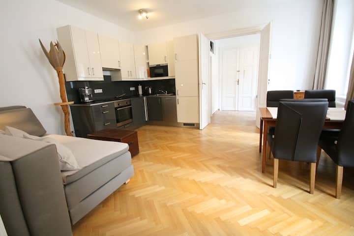 Nr 4 Apartment Im Biedermeierhaus, Hofruhelage - Viena